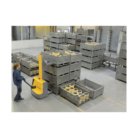 Refresher Training: Pallet and Stacker Trucks / Tow Tractors