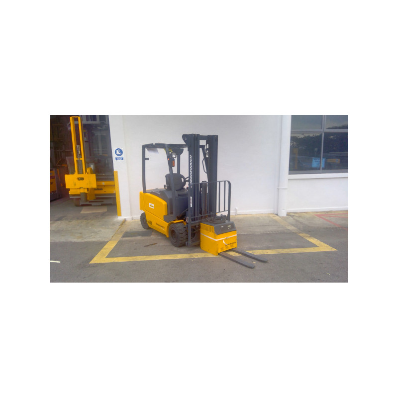 EFG 320 Electric Four Wheel Counterbalance Truck
